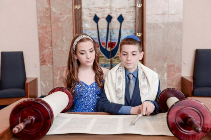 A B'nai Mitzvah At An Aquarium | MitzvahMarket