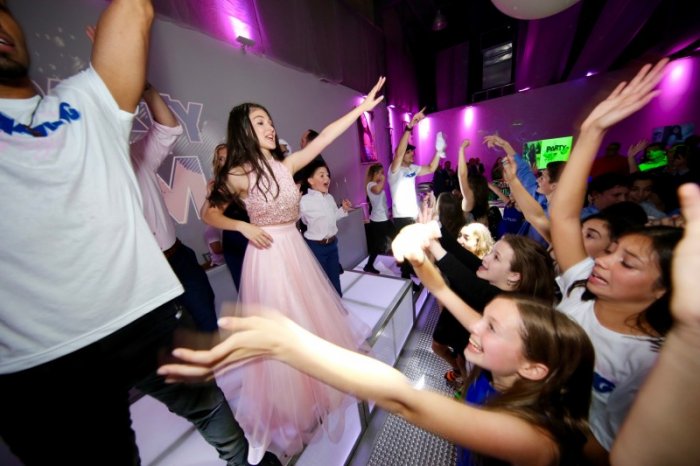 How to Plan an AMazing Bat Mitzvah & Party to the AM!